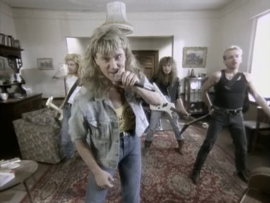 REVIEW: Def Leppard – Historia (1988 VHS) | mikeladano.com